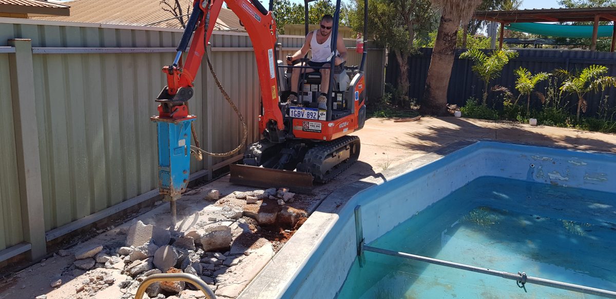 digging pool | Perth Fibreglass Pools